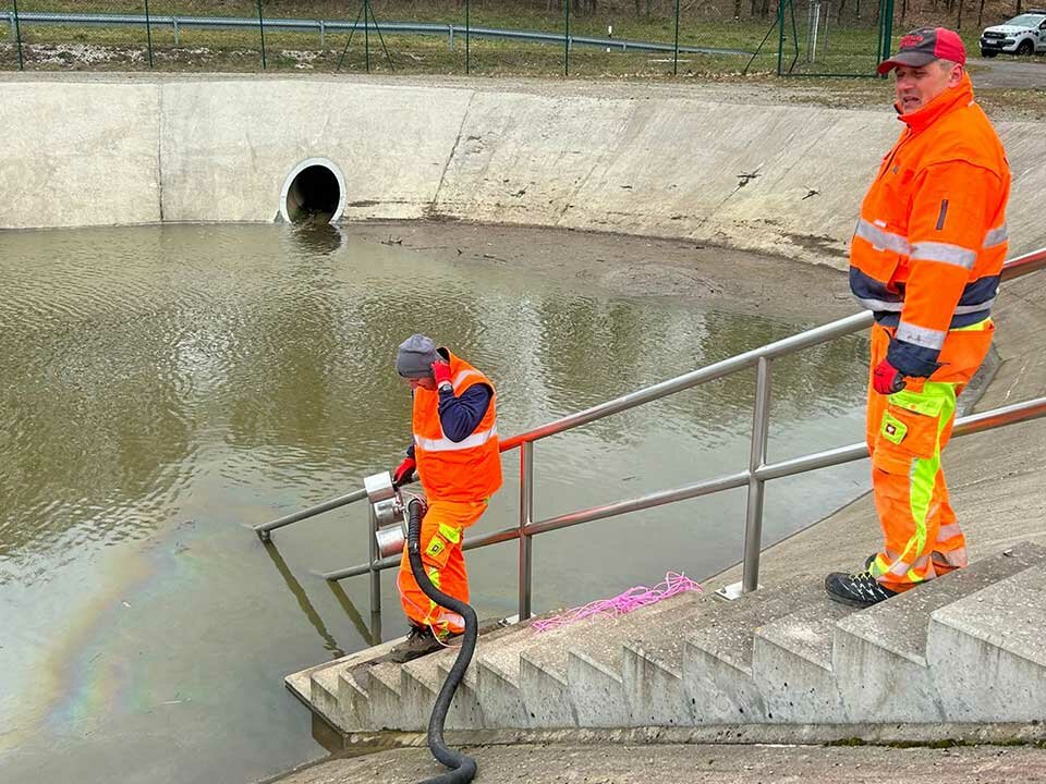 Mobile Ölabscheider mieten – Gewässerschutz vor Ort